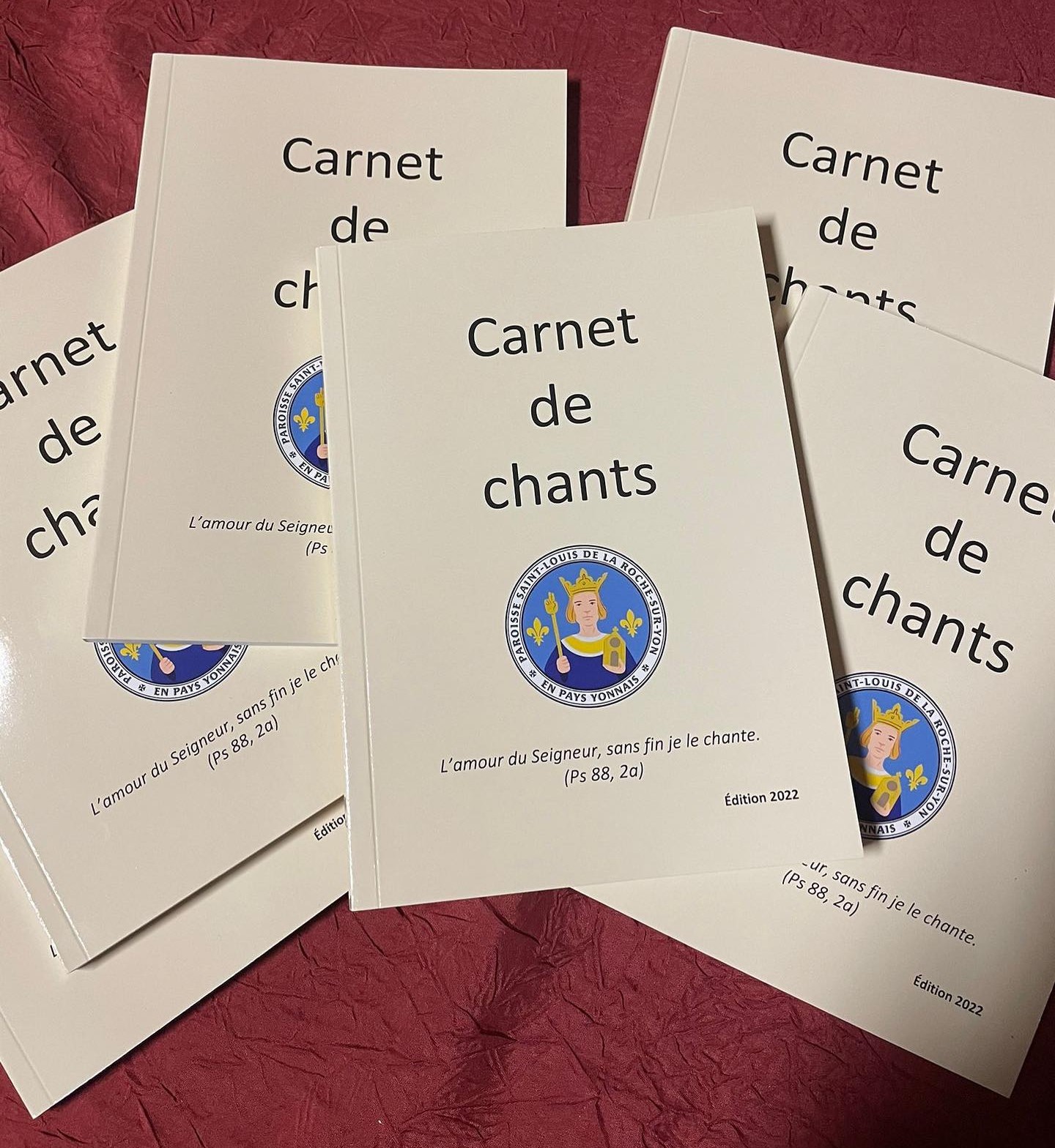 Les nouveaux carnets de chants de la paroisse sont arrivés ...